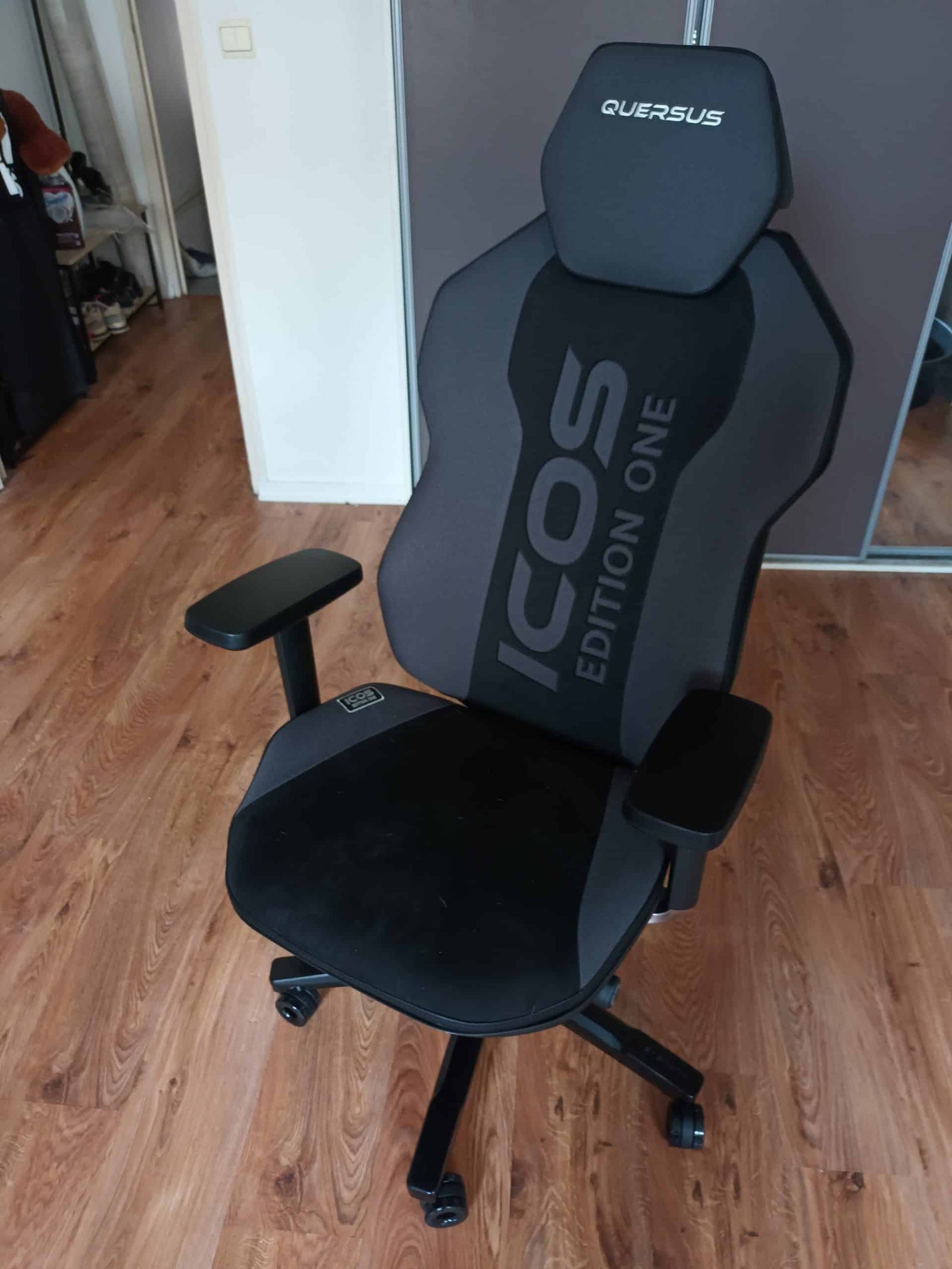 Test de la Quersus ICOS Edition One : une chaise gamer haut-de-gamme ...